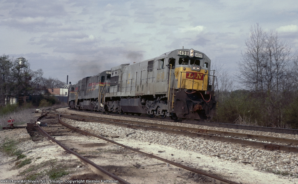 Louisville & Nashville U30C #1498 leading a Tampa bound coal train